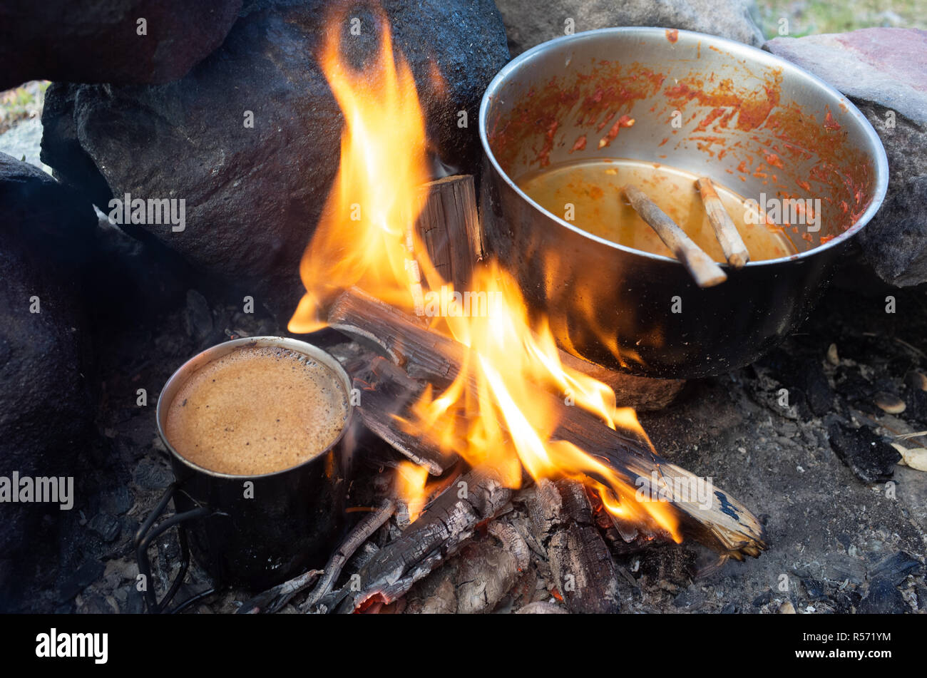 Campfire cooking scene hi-res stock photography and images - Alamy