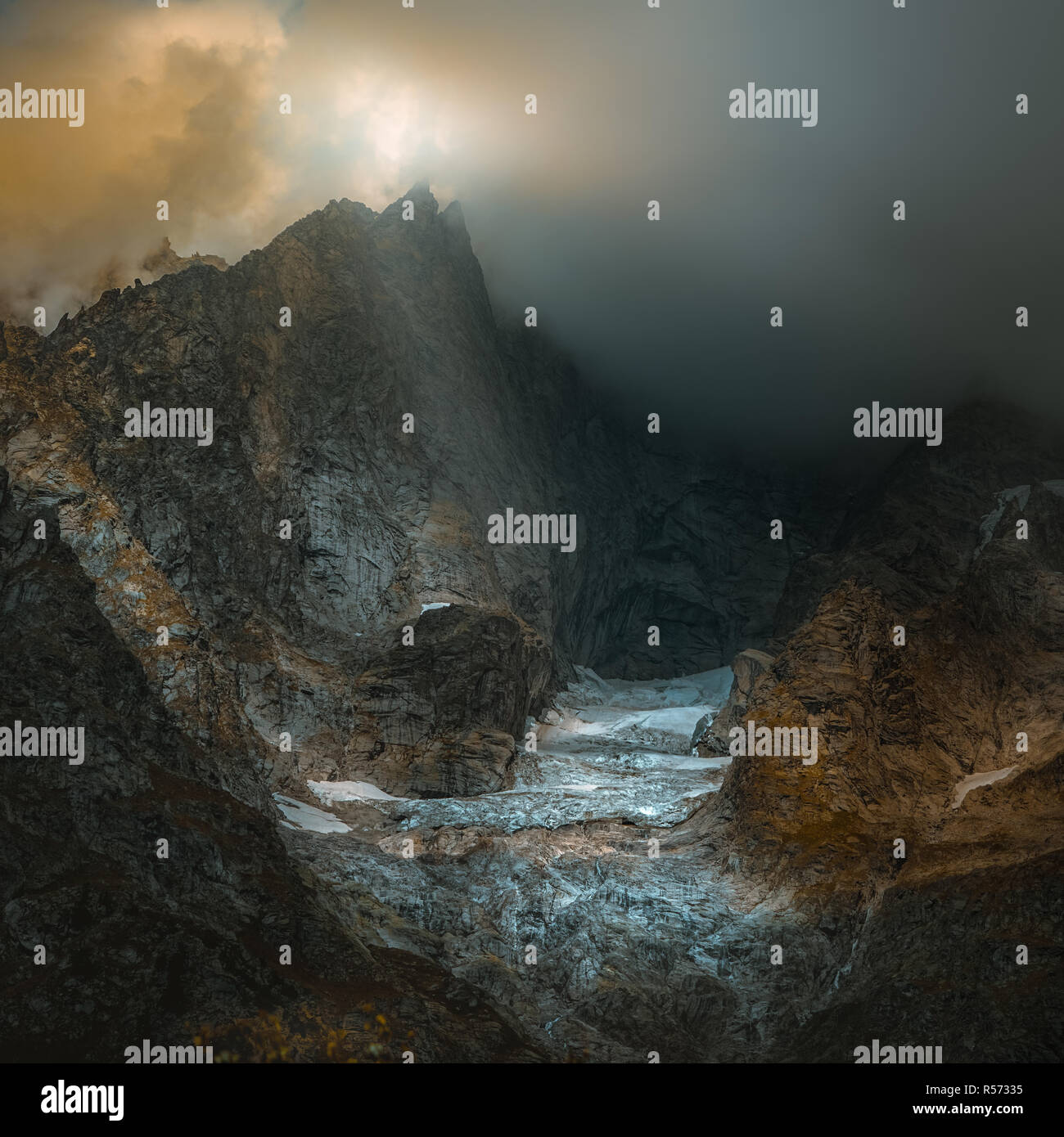 Paisaje glaciar alpino hi-res stock photography and images - Alamy