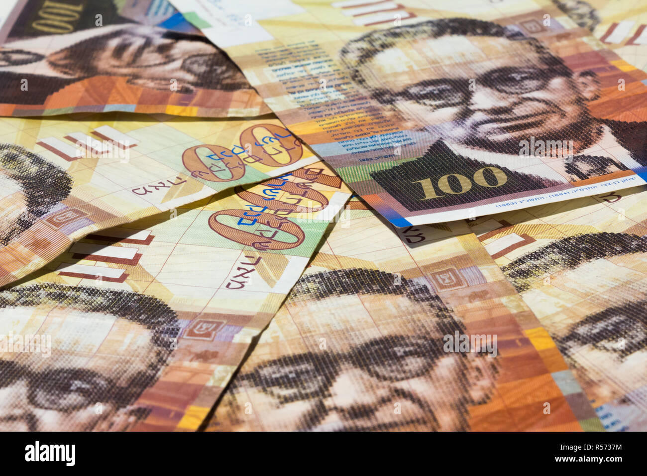 Stack of Israeli money bills of 100 shekel Stock Photo - Alamy