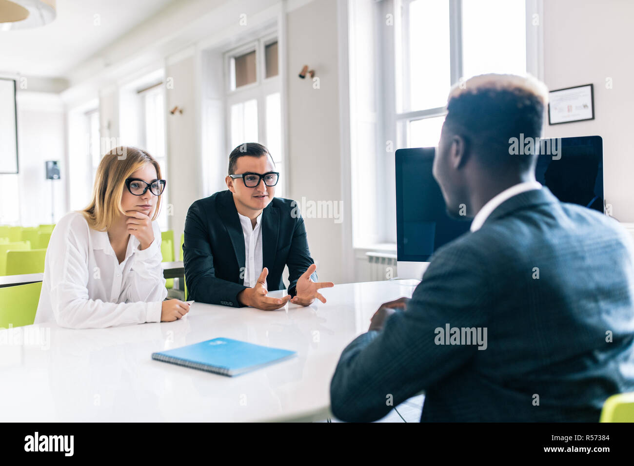 Bank worker hi-res stock photography and images - Alamy