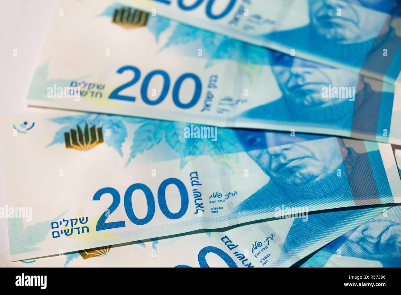 Stack of Israeli money bills of 200 shekel - top view Stock Photo - Alamy