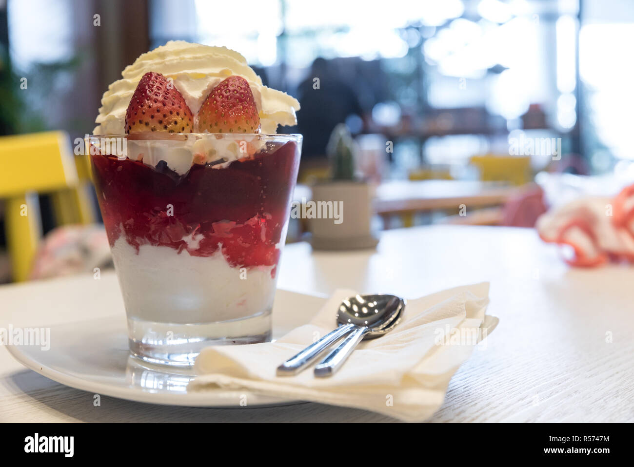 Layered parfaits hi-res stock photography and images - Alamy