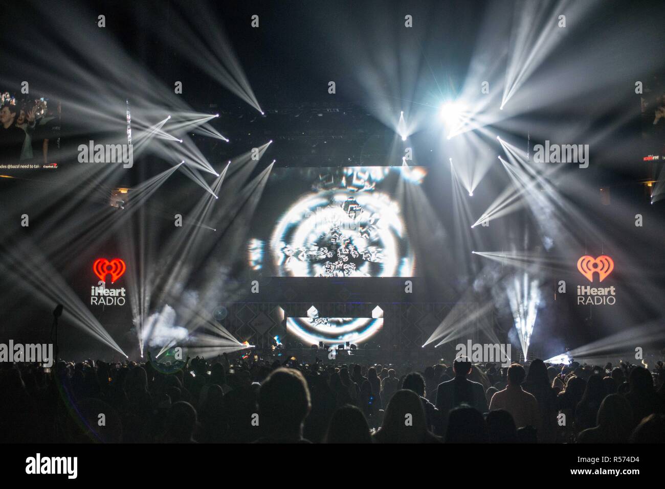 Calvin harris performing hi-res stock photography and images - Alamy