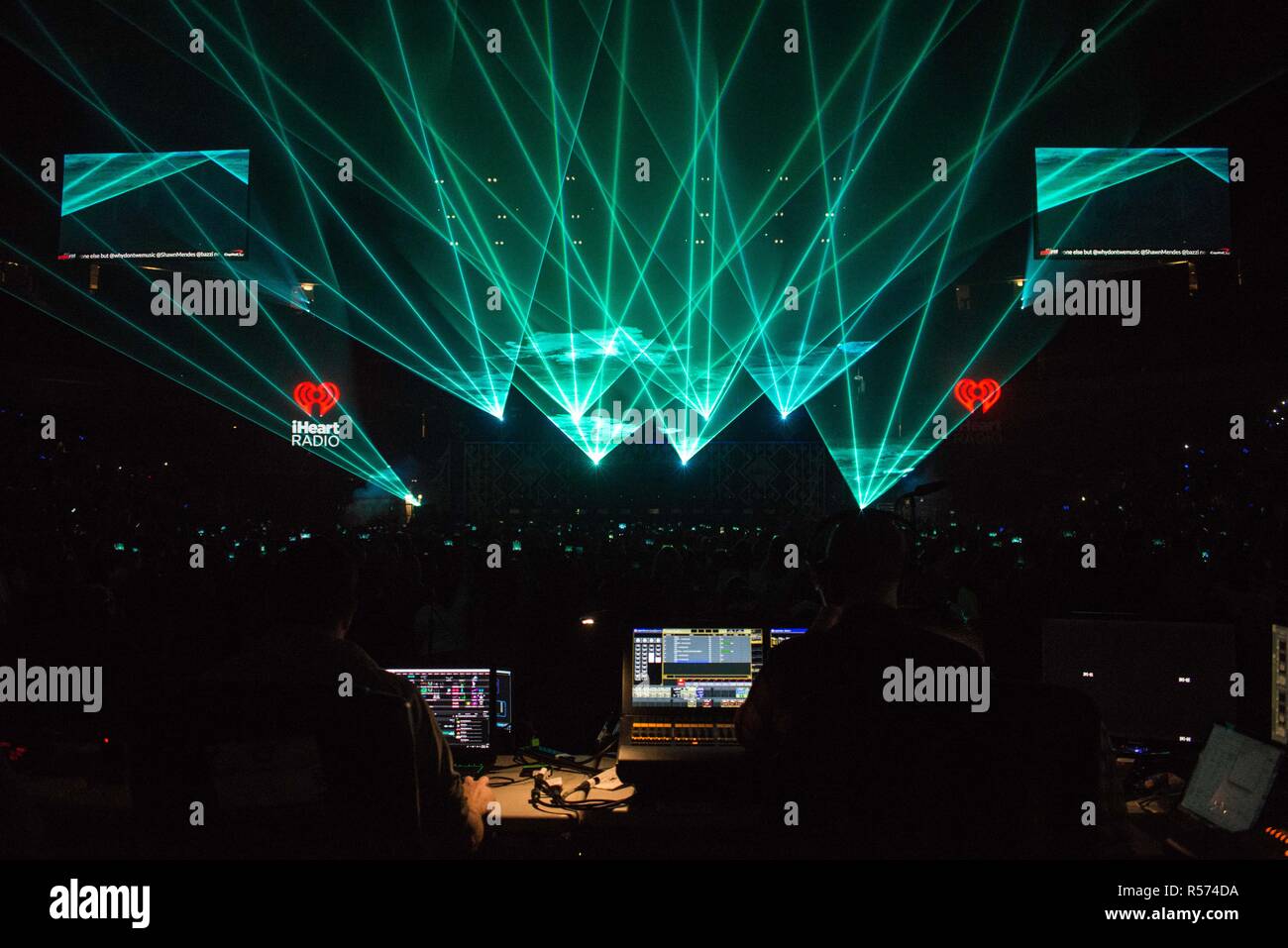 Calvin harris performing hi-res stock photography and images - Alamy