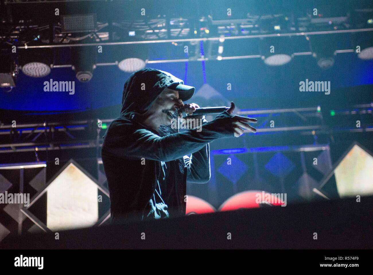 Nf singer hi-res stock photography and images - Alamy