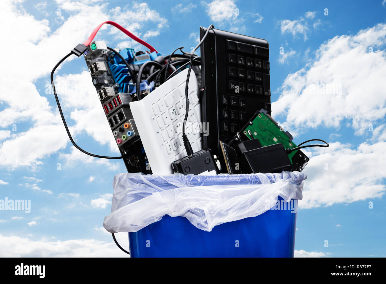 Old fashioned metal dustbin hi-res stock photography and images - Alamy