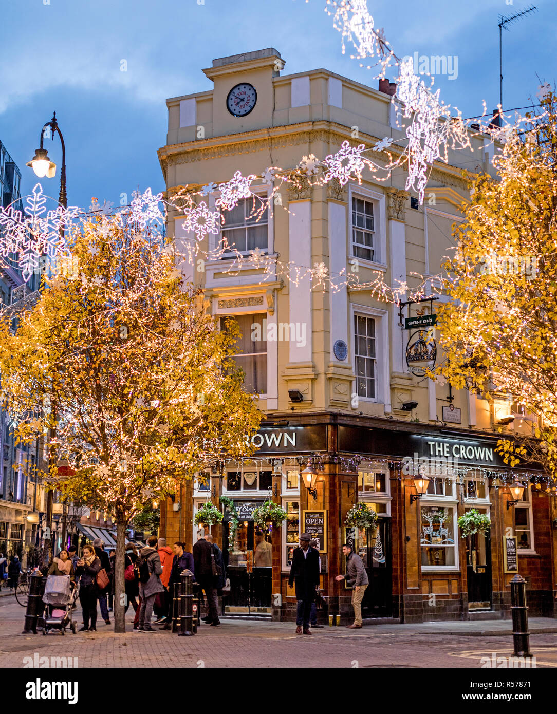 The crown pub hi-res stock photography and images - Alamy