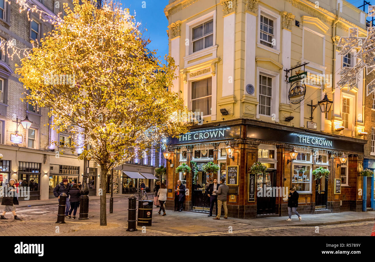 Pub decorations hi-res stock photography and images - Alamy