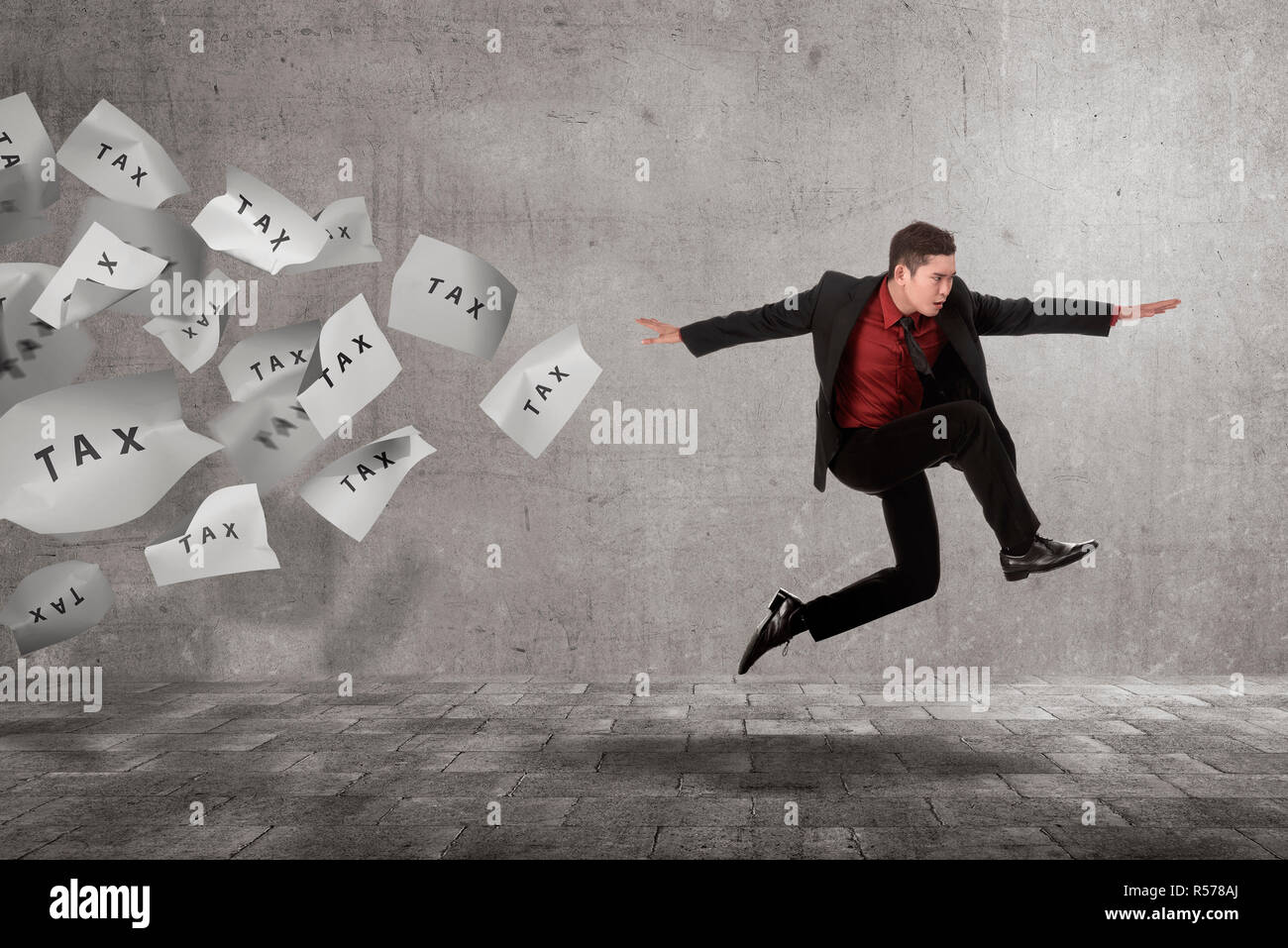 Businessman money running away hi-res stock photography and images - Alamy