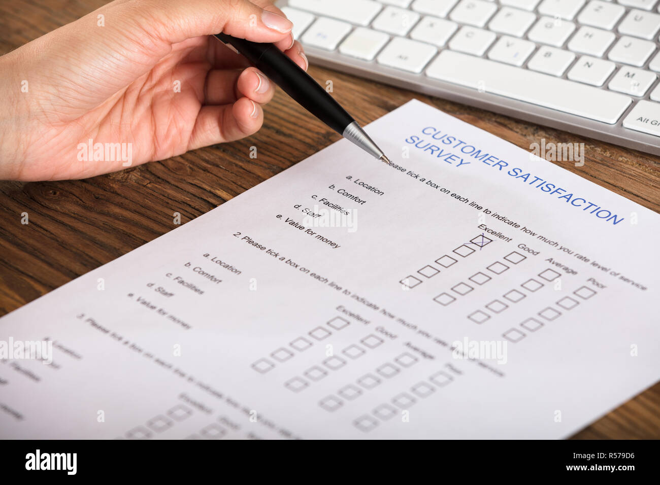 Businesswoman Filling The Customer Satisfaction Survey Form Stock Photo ...
