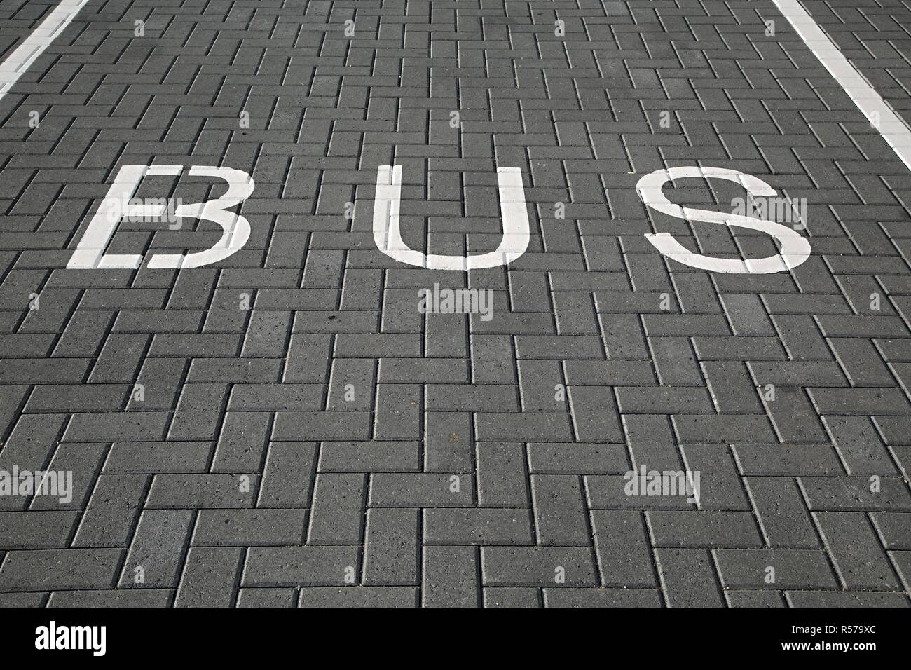 Bus Lane Sign Stock Photo - Alamy