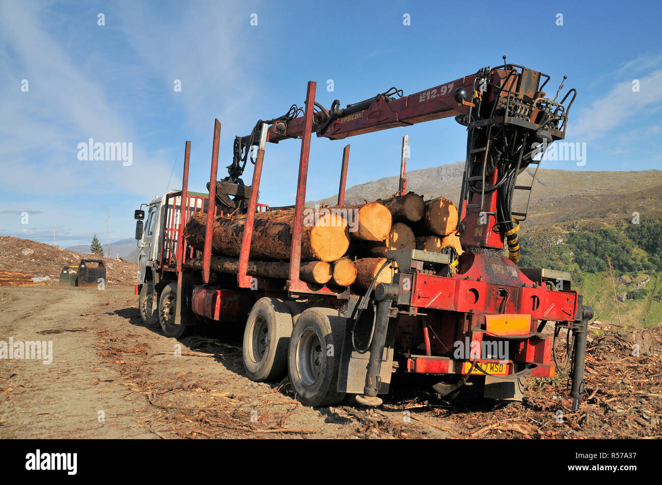 Lorry transporting logs hi-res stock photography and images - Alamy