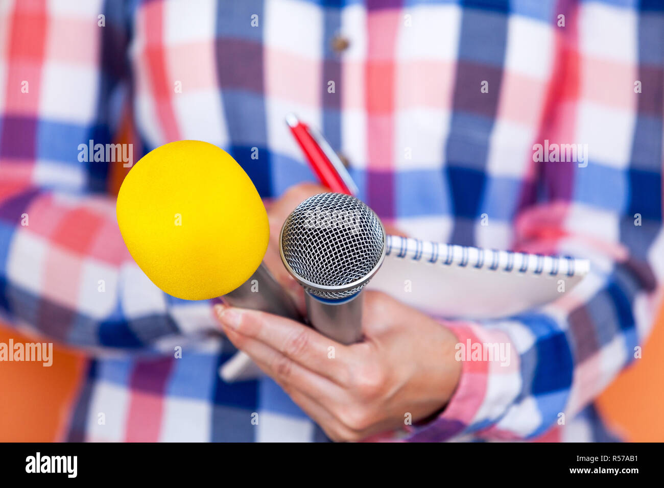 Reporter notebook interview hi-res stock photography and images - Alamy