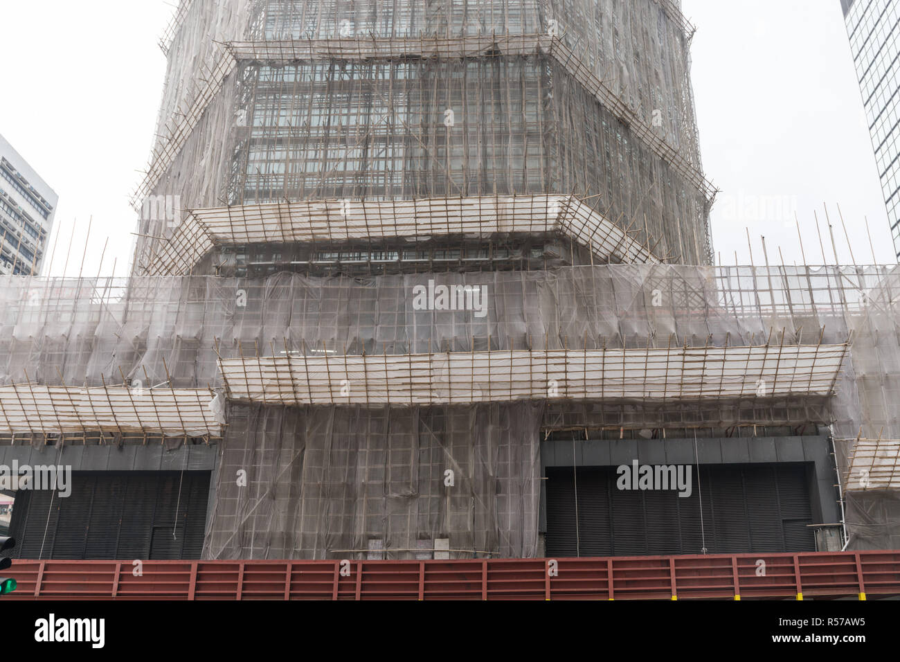 Bamboo scaffolding skyscraper building hi-res stock photography and images - Alamy