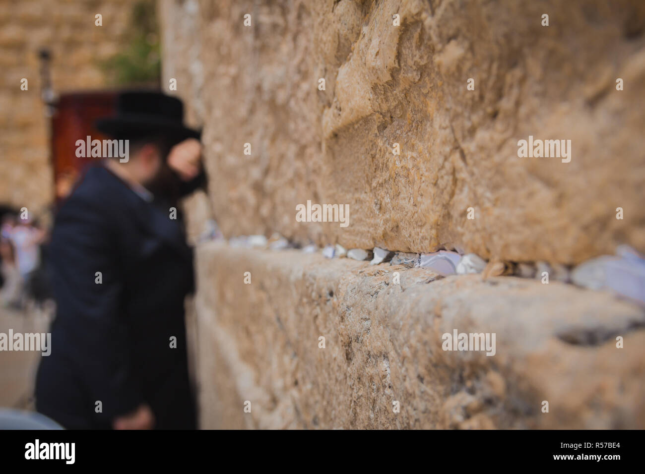Prayer note in western wall jerusalem hi-res stock photography and ...