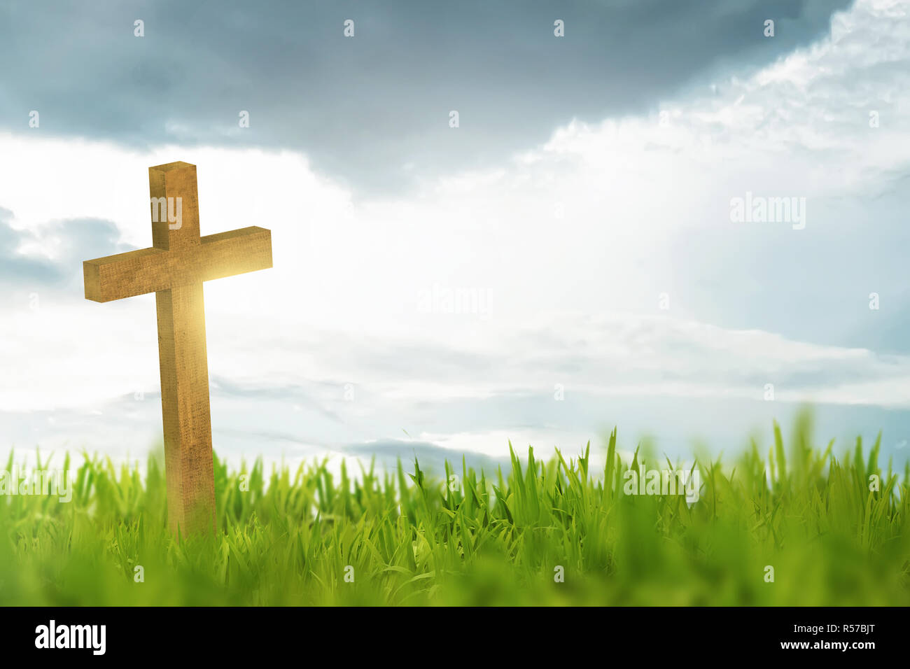 Wooden cross on green grass Stock Photo - Alamy