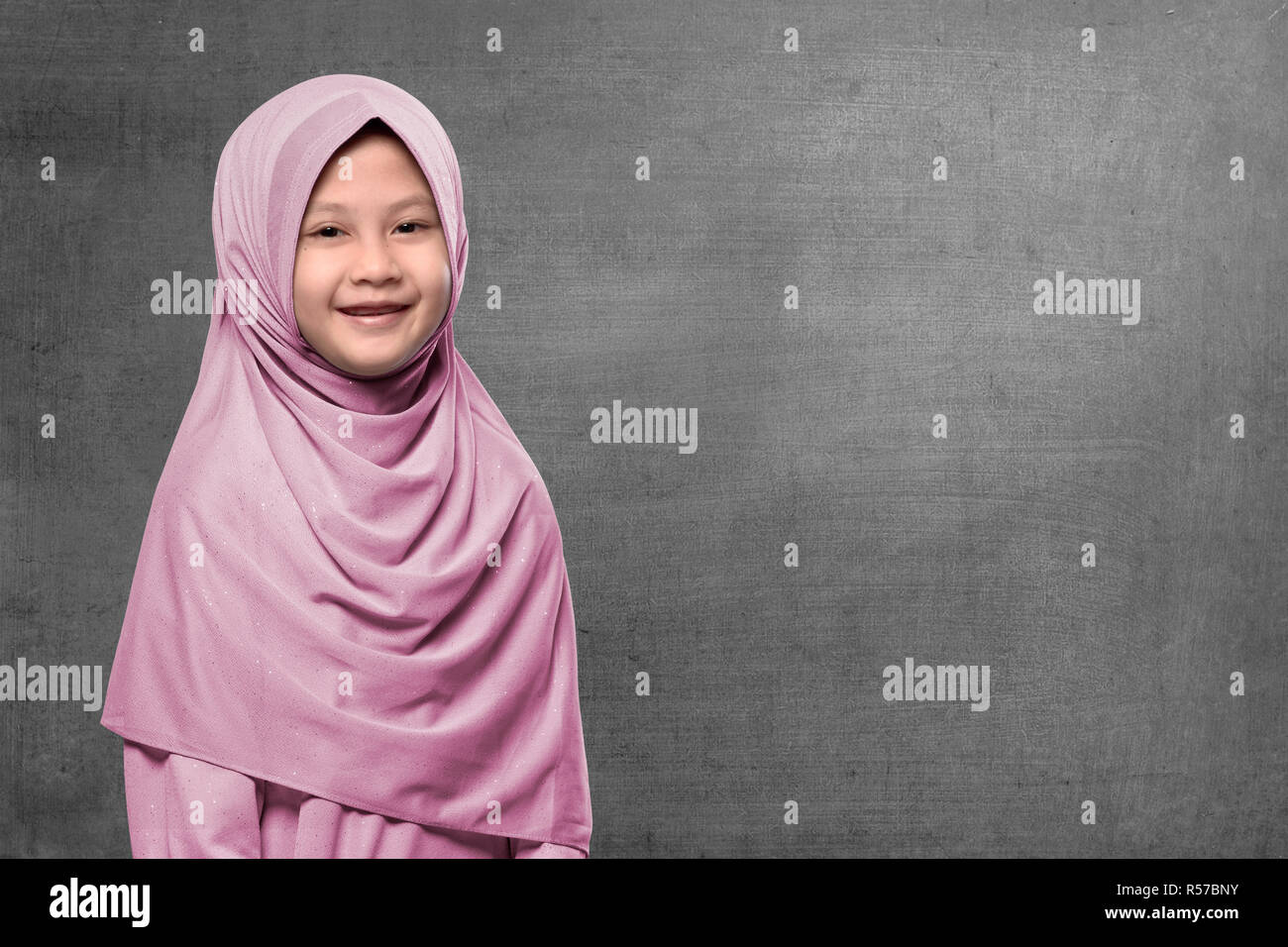 Happy asian muslim kid wearing hijab with smiley face Stock Photo - Alamy