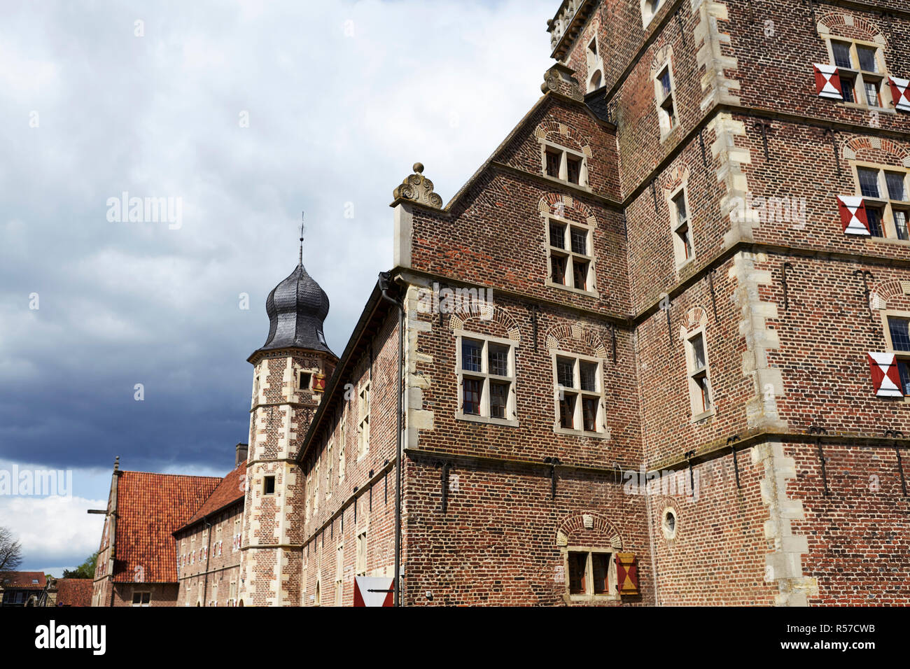 Borken windows hi-res stock photography and images - Alamy