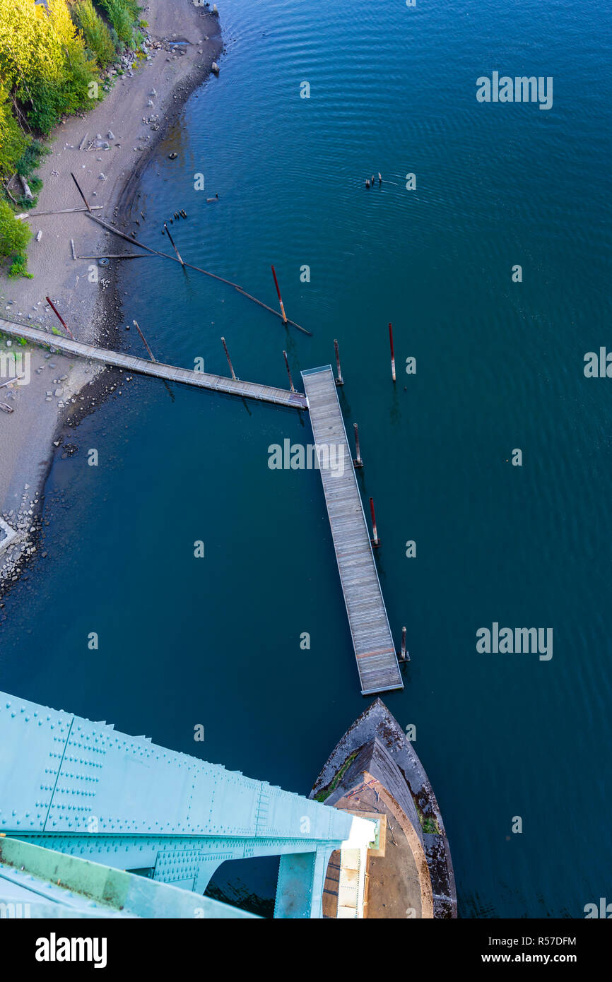 Mooring pillars hi-res stock photography and images - Alamy