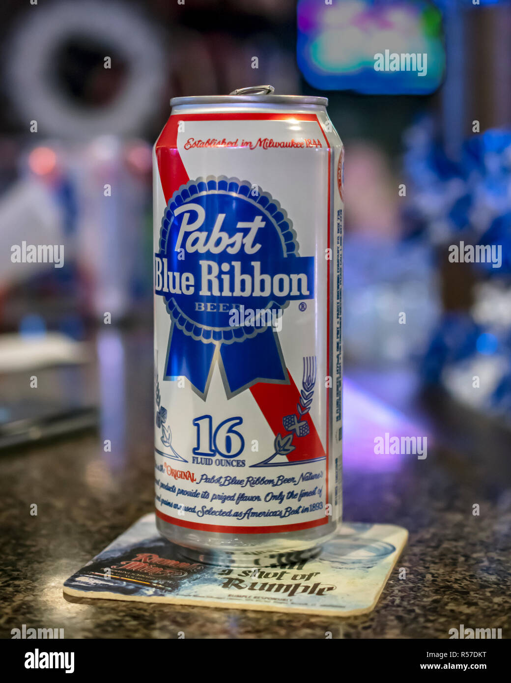 Ice on beer can hi-res stock photography and images - Alamy