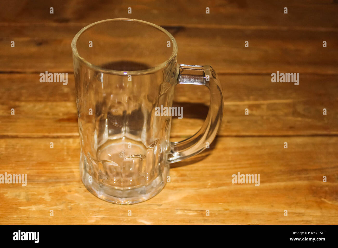 Empty beer mug Stock Photo - Alamy