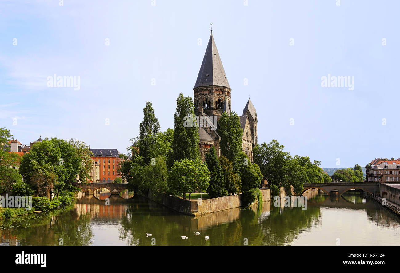 Du temple neuf hi-res stock photography and images - Alamy