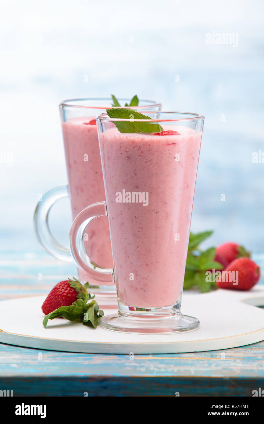 Ripe red strawberry mixed yogurt hi-res stock photography and images - Alamy