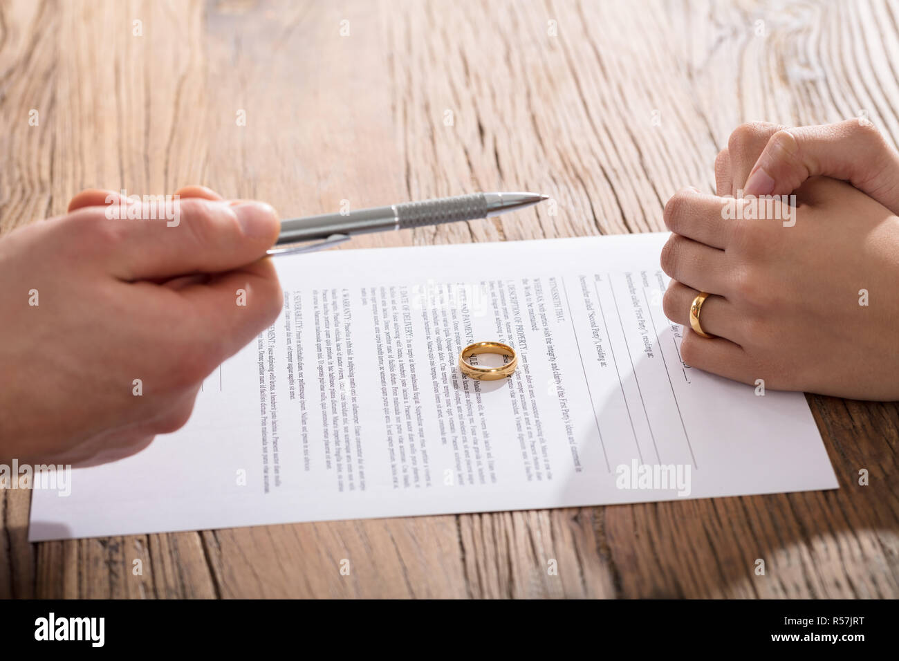 Couple filling form paper hi-res stock photography and images - Alamy
