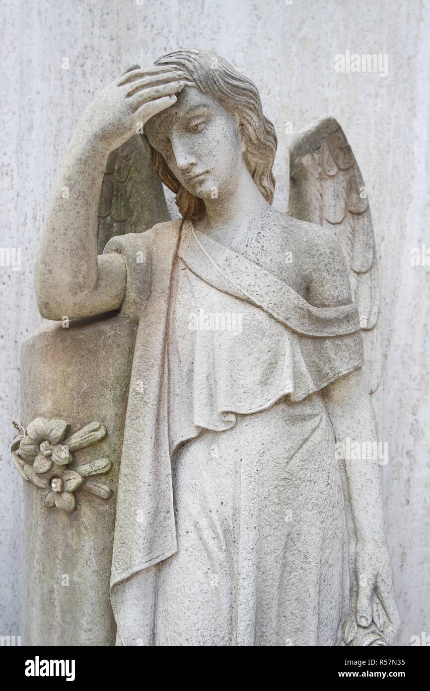 Mourning angel hi-res stock photography and images - Alamy