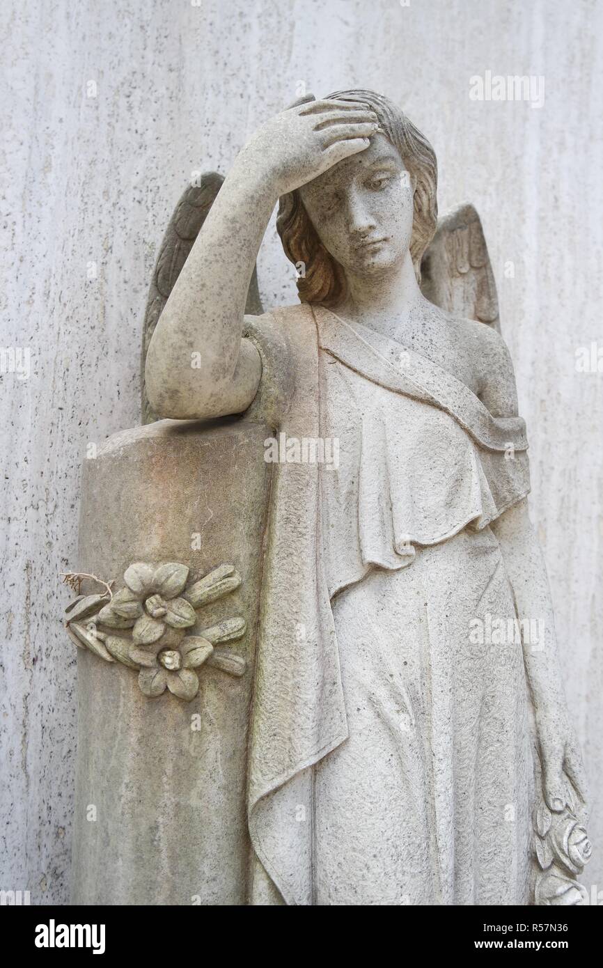 Mourning angel hi-res stock photography and images - Alamy