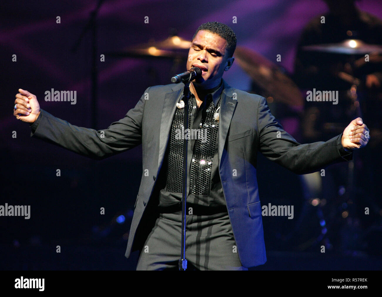 Maxwell singer hi-res stock photography and images - Alamy