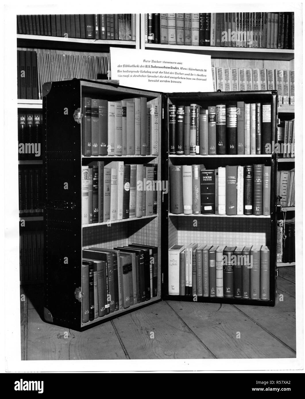 1950s library books hi-res stock photography and images - Alamy
