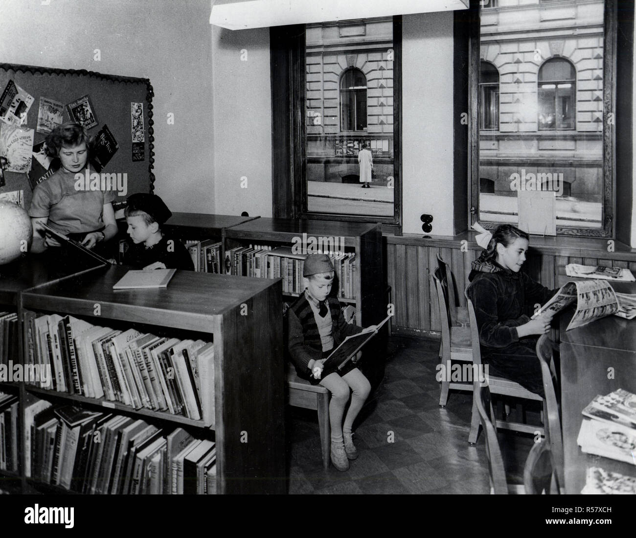 1950s libraries hi-res stock photography and images - Alamy
