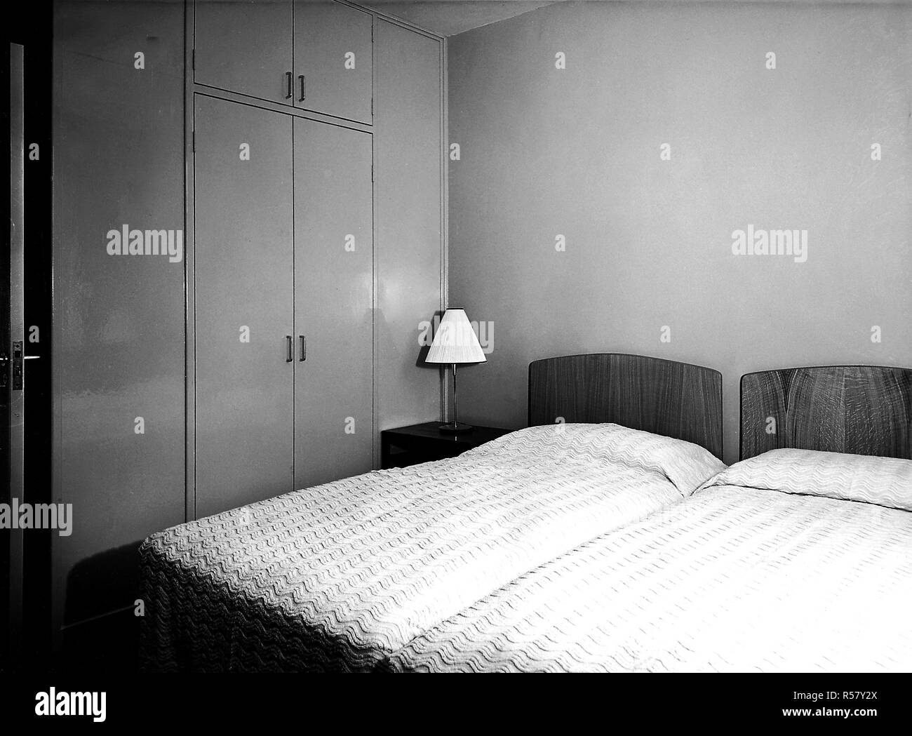 1950s office building hi-res stock photography and images - Alamy