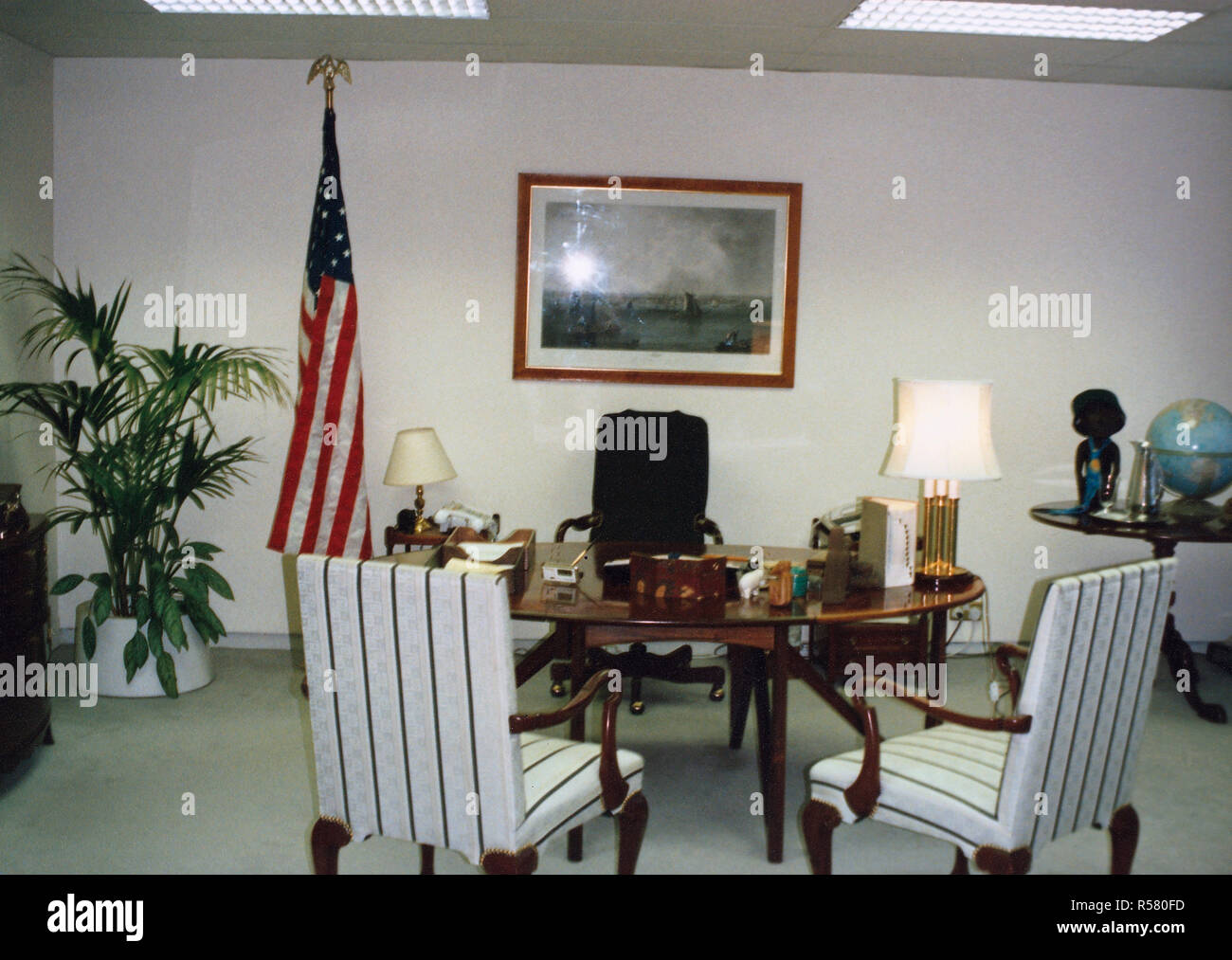 American flag office interior hi-res stock photography and images - Alamy