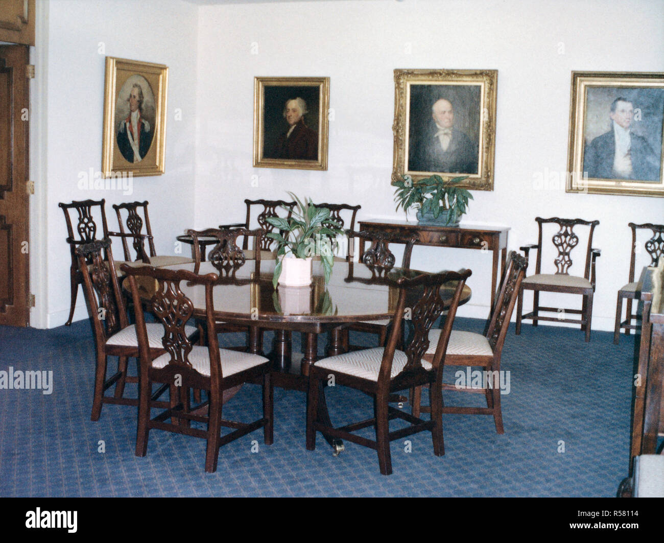 1991 - Interior of the U.S. embassy and chancery complex in London ...