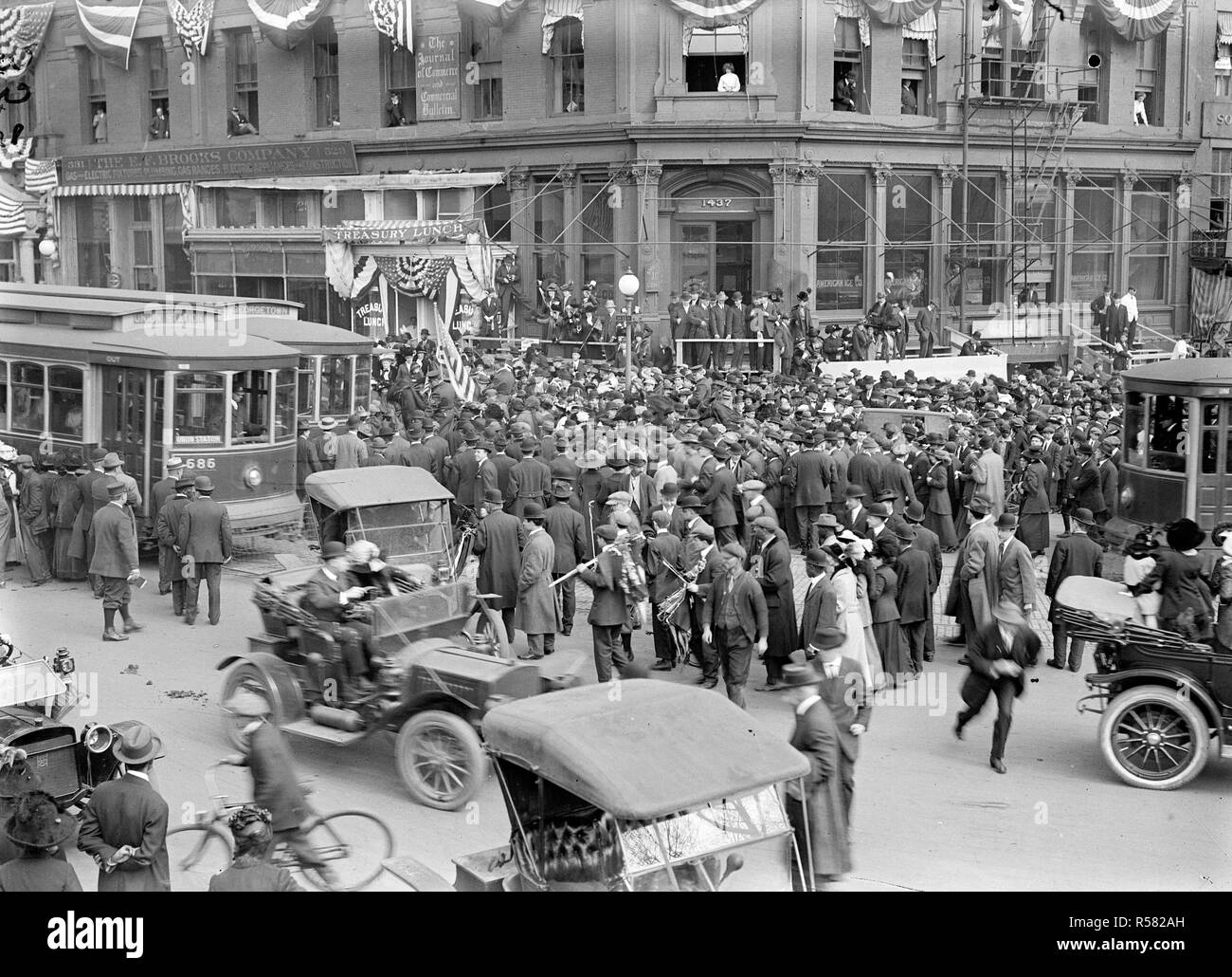 Early 1900s trolley cars hi-res stock photography and images - Alamy