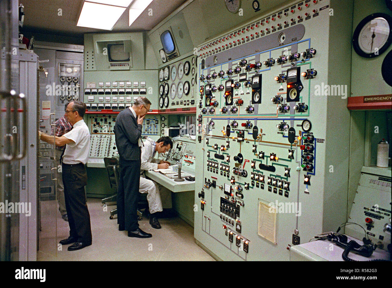 Wind tunnel control room hi-res stock photography and images - Alamy