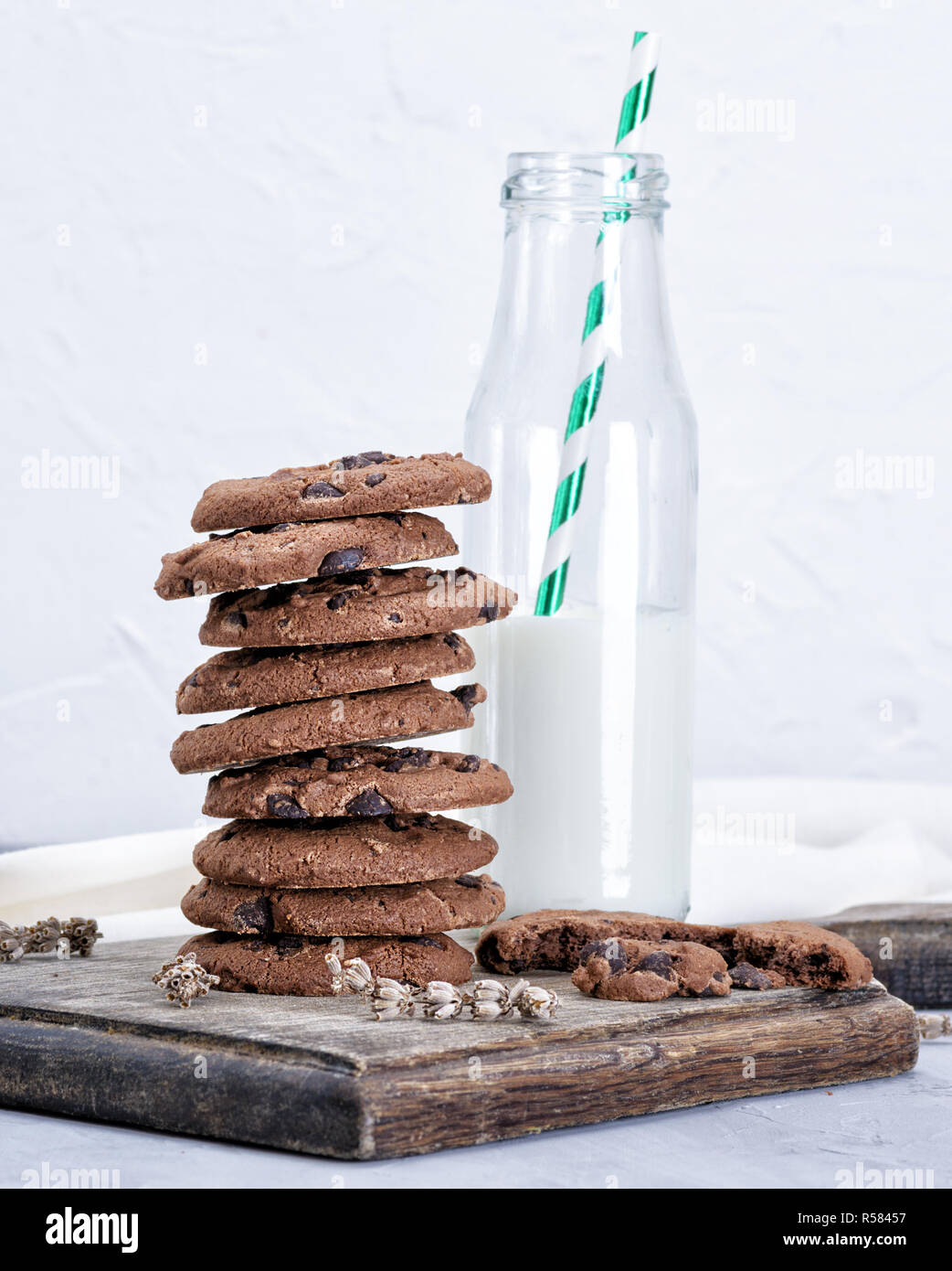 Milk bottle straw stack hi-res stock photography and images - Alamy