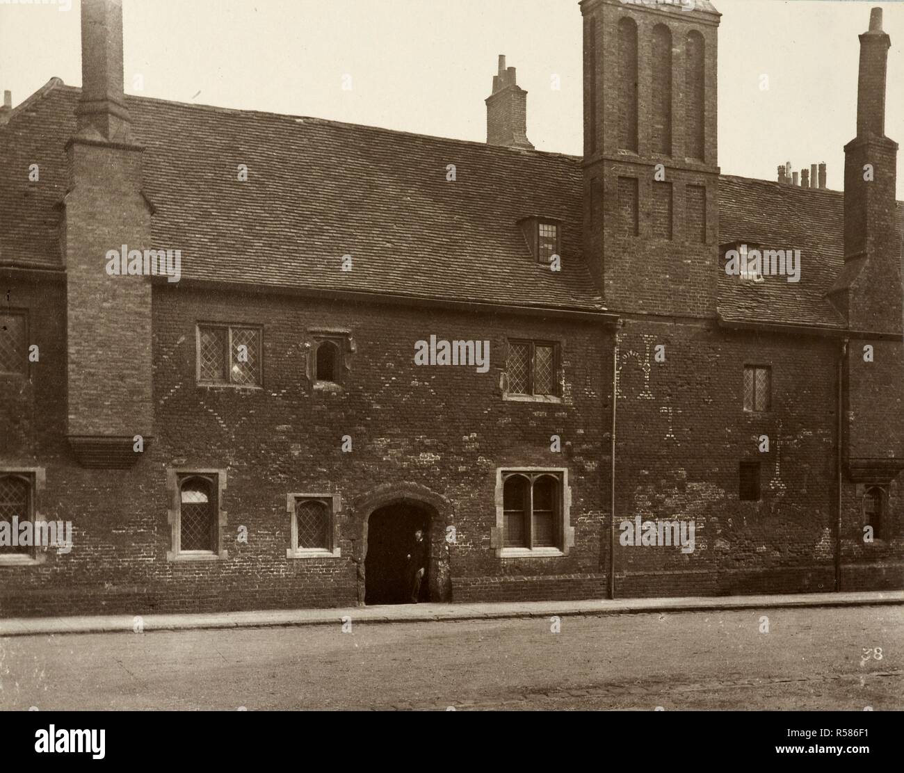 Washhouse Court. One hundred and twenty plates with text, and fifteen ...