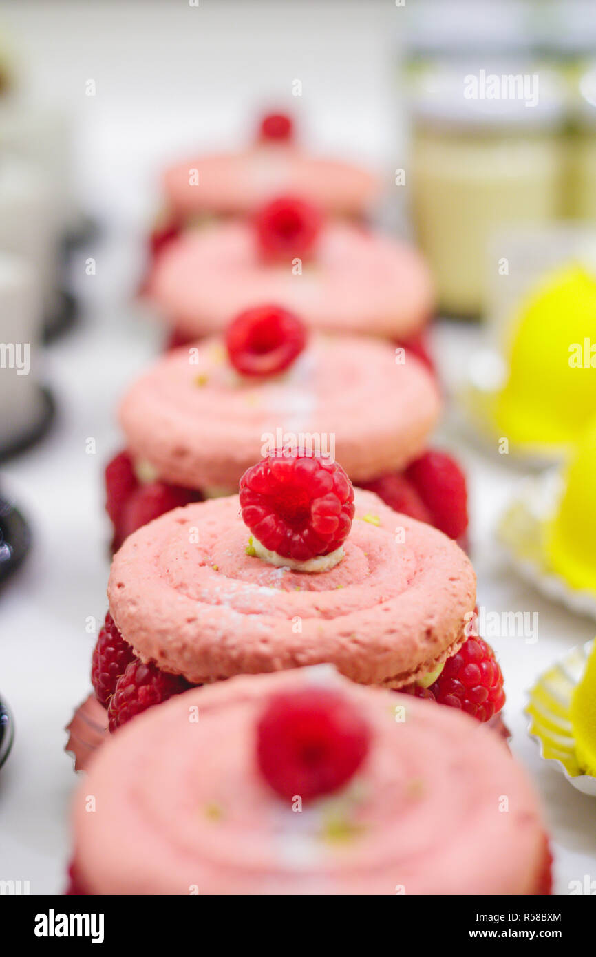 France paris restaurant showcase hi-res stock photography and images ...