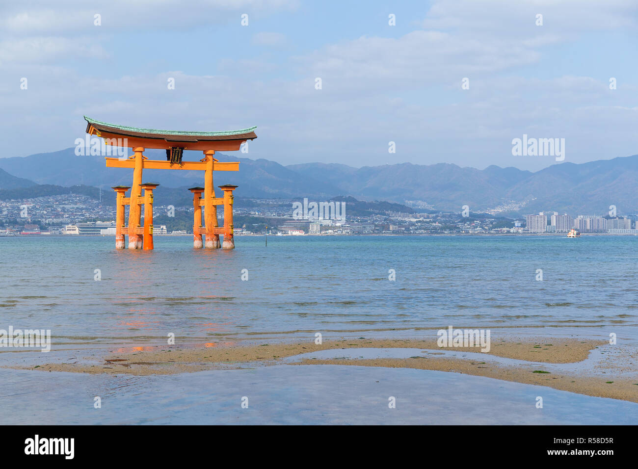 Floating gate of Itsukushima Shrine Stock Photo - Alamy