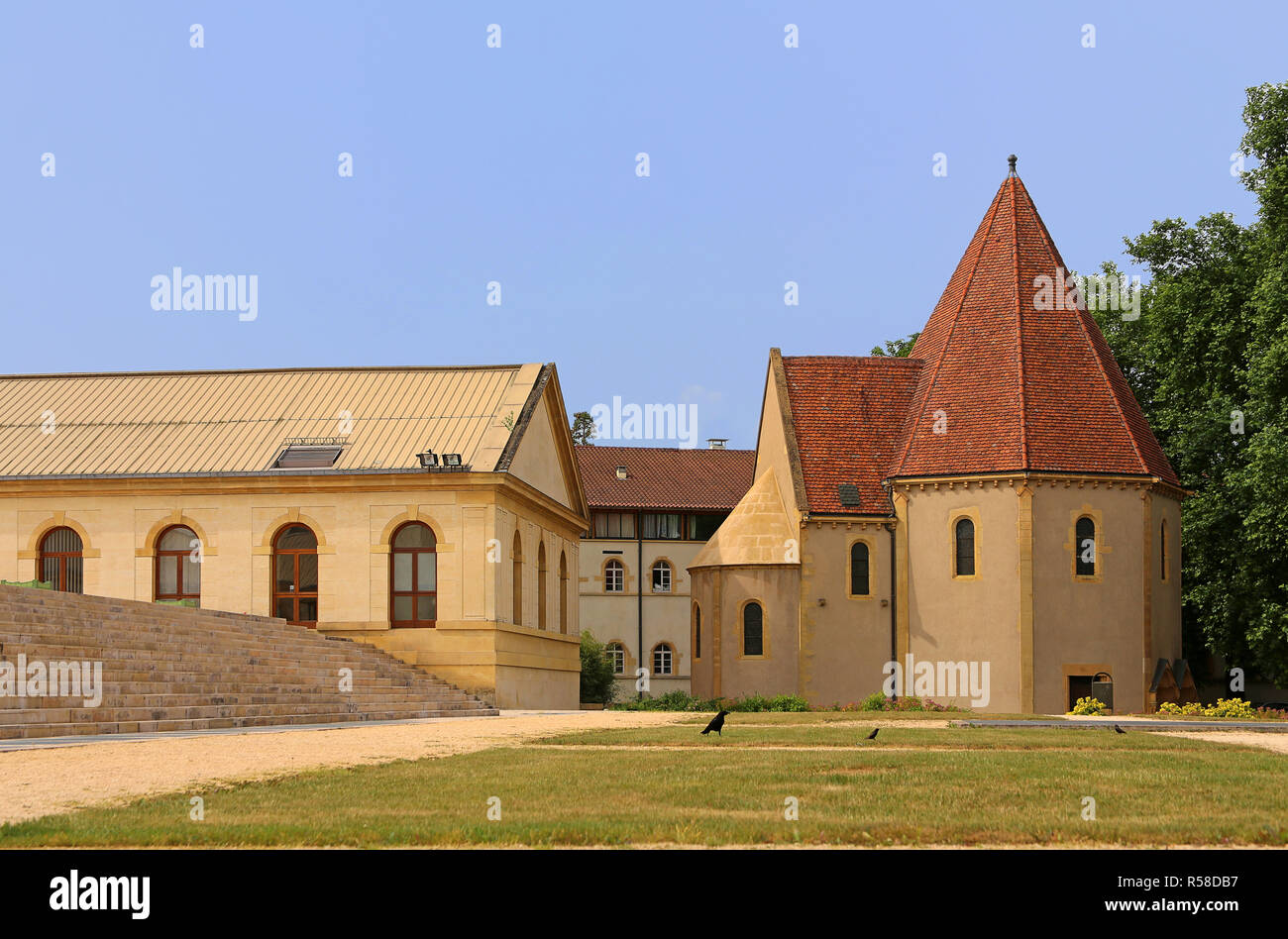 chapelle des templiers and arsenal cultural center in metz Stock Photo ...