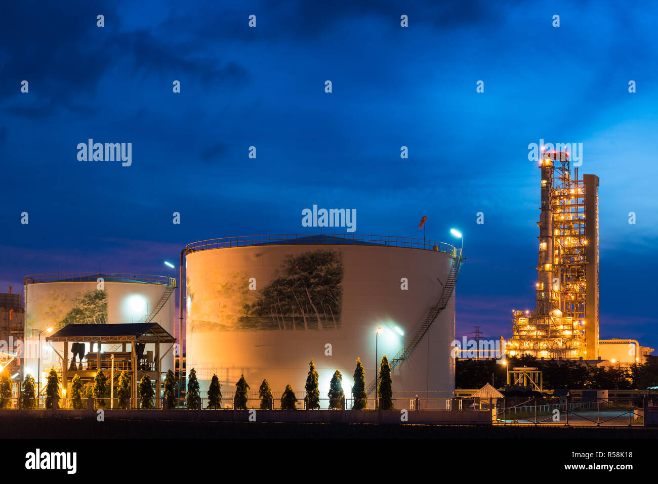 Night storage tank hi-res stock photography and images - Alamy