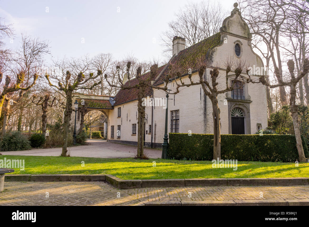 Ancient manor house built hi-res stock photography and images - Alamy
