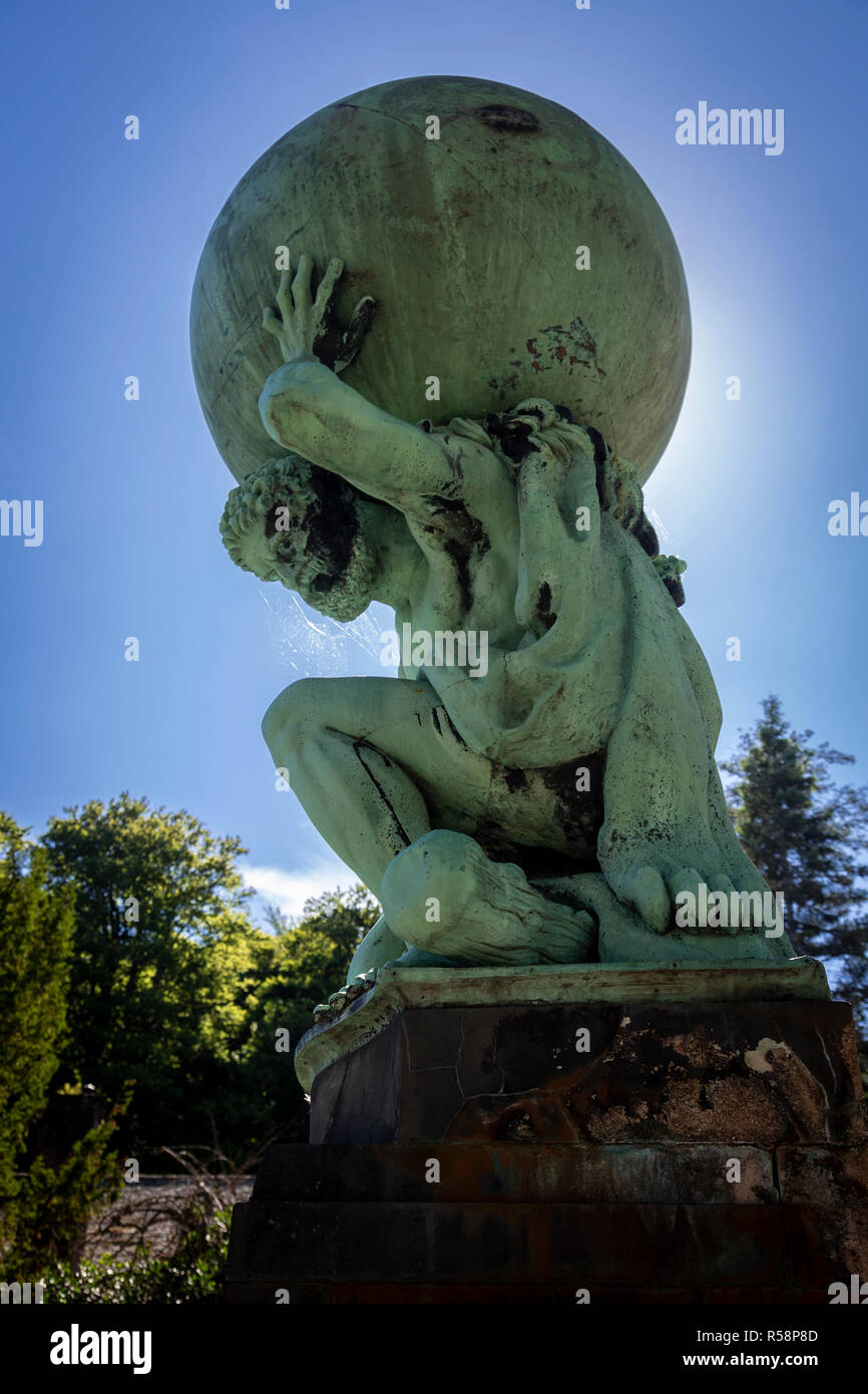 Atlas carrying world hi-res stock photography and images - Alamy