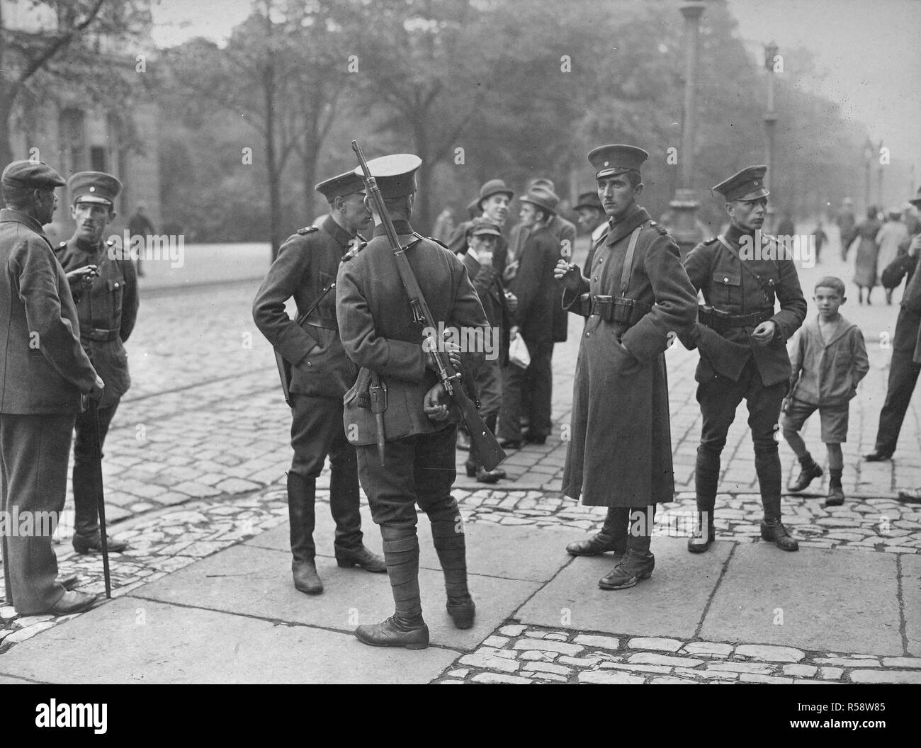 German Revolution - Events in upper Silesia: one rifle for five men ...