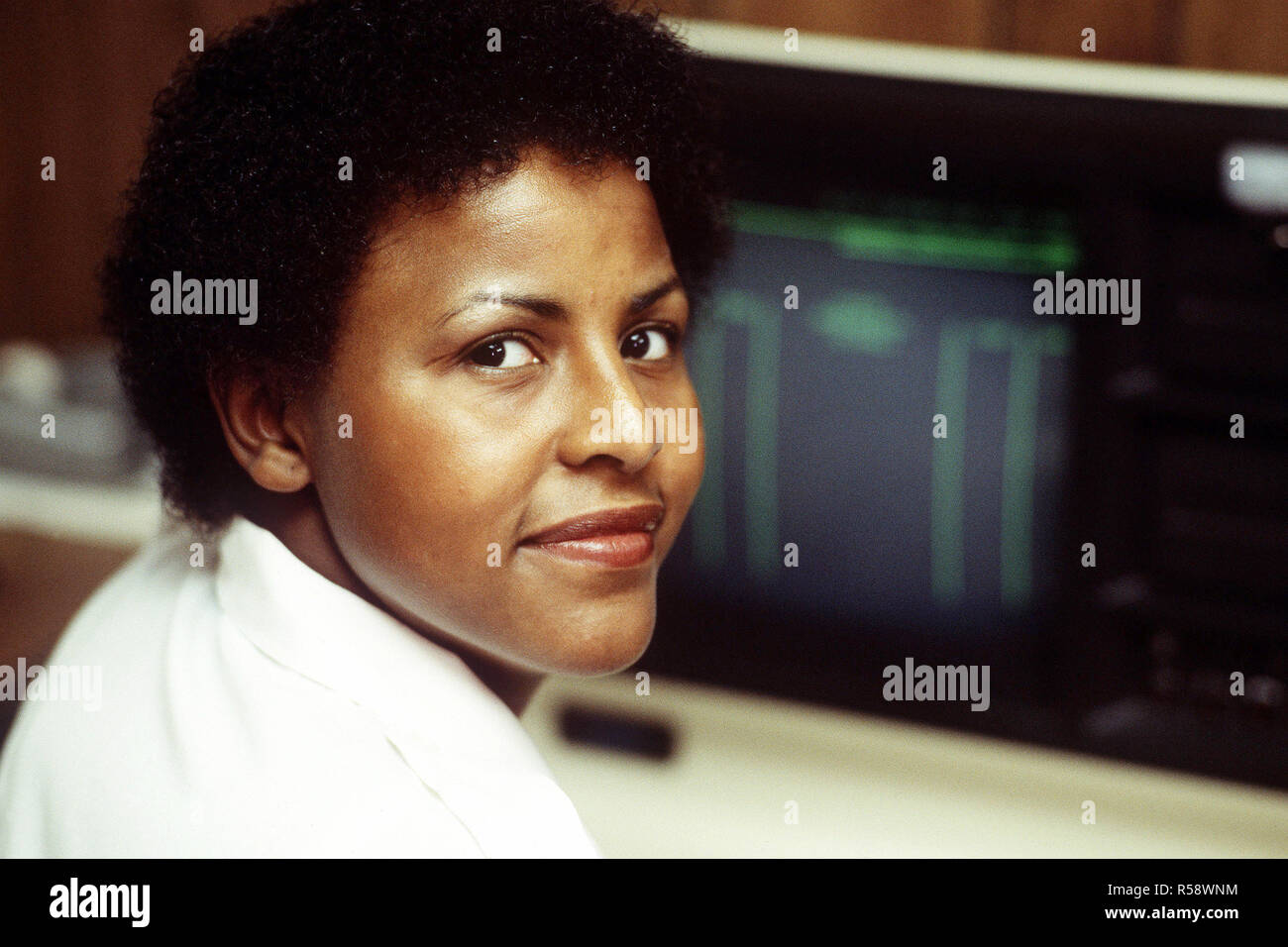 A female member of the US Navy works at a computer console Stock Photo ...