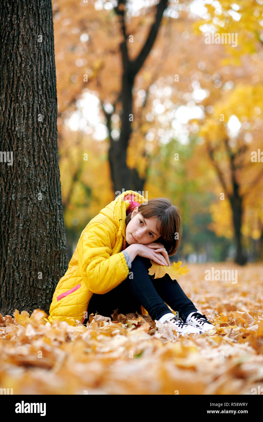 Teen girl sits in tree hi-res stock photography and images - Alamy