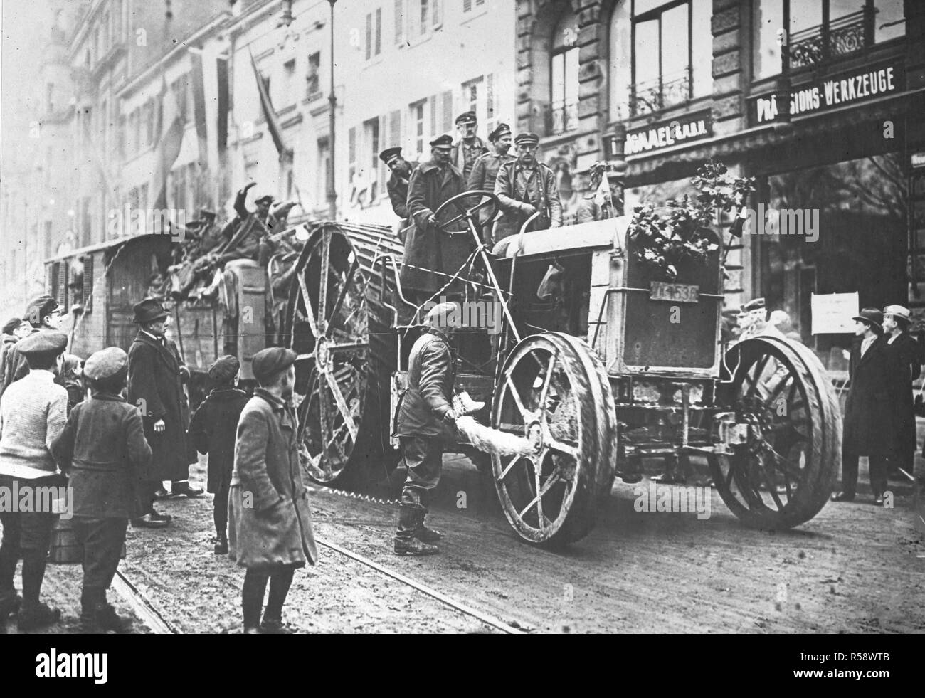 Ebert 1918 hi-res stock photography and images - Alamy